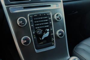 Black Volvo XC60 2015 in Riga, with an engine capacity of 2.40 L and mileage of 236 thousand km for 13990 €, photo 25 on AUTOMOTO.COM.LV