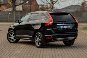 Black Volvo XC60 2015 in Riga, with an engine capacity of 2.40 L and mileage of 236 thousand km for 13990 €, photo 27 on AUTOMOTO.COM.LV