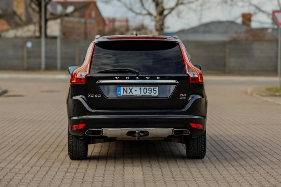 Black Volvo XC60 2015 in Riga, with an engine capacity of 2.40 L and mileage of 236 thousand km for 13990 €, photo 28 on AUTOMOTO.COM.LV
