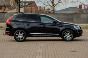 Black Volvo XC60 2015 in Riga, with an engine capacity of 2.40 L and mileage of 236 thousand km for 13990 €, photo 33 on AUTOMOTO.COM.LV