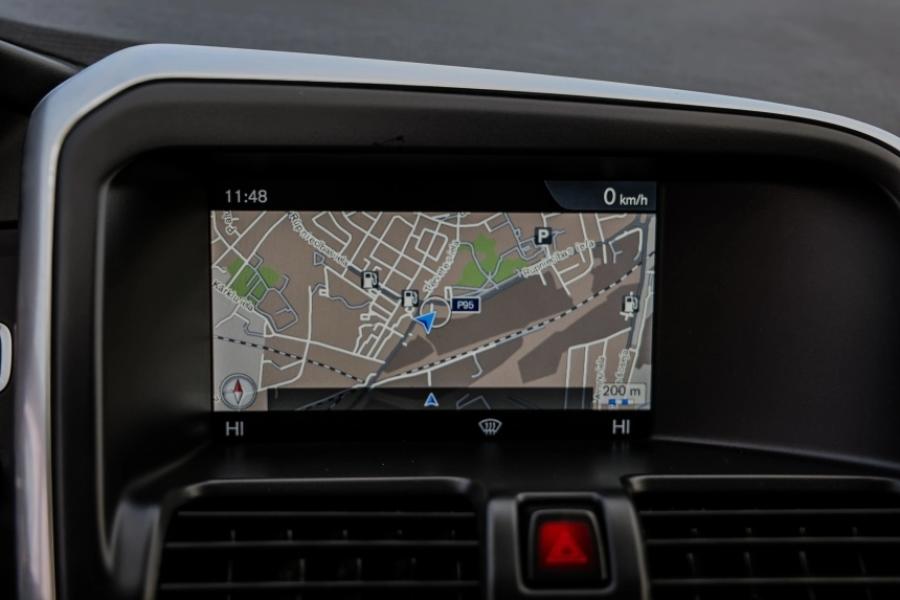 Black Volvo XC60 2015 in Riga, with an engine capacity of 2.40 L and mileage of 236 thousand km for 13990 €, photo 38 on AUTOMOTO.COM.LV