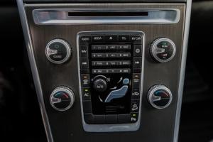 Black Volvo XC60 2015 in Riga, with an engine capacity of 2.40 L and mileage of 236 thousand km for 13990 €, photo 39 on AUTOMOTO.COM.LV