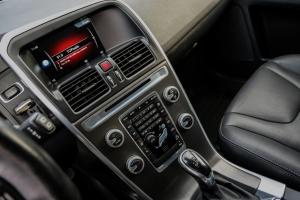 Black Volvo XC60 2015 in Riga, with an engine capacity of 2.40 L and mileage of 236 thousand km for 13990 €, photo 40 on AUTOMOTO.COM.LV