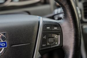Black Volvo XC60 2015 in Riga, with an engine capacity of 2.40 L and mileage of 236 thousand km for 13990 €, photo 42 on AUTOMOTO.COM.LV