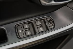 Black Volvo XC60 2015 in Riga, with an engine capacity of 2.40 L and mileage of 236 thousand km for 13990 €, photo 45 on AUTOMOTO.COM.LV