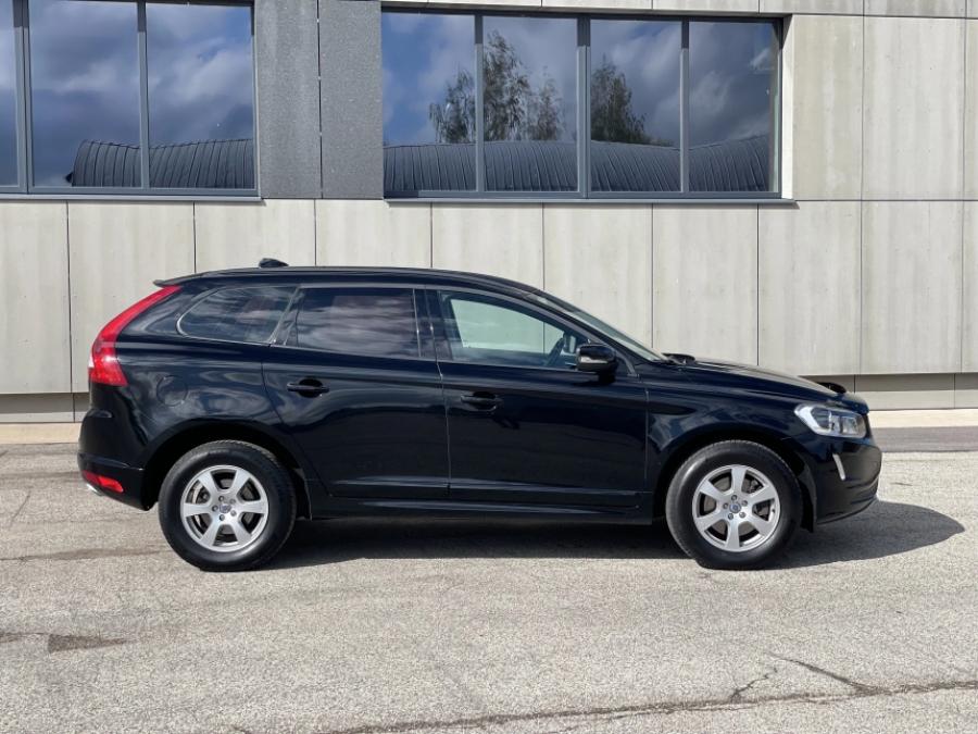 Black Volvo XC60 2015 in Riga, with an engine capacity of 2.00 L and mileage of 277 thousand km for 12590 €, photo 13 on AUTOMOTO.COM.LV
