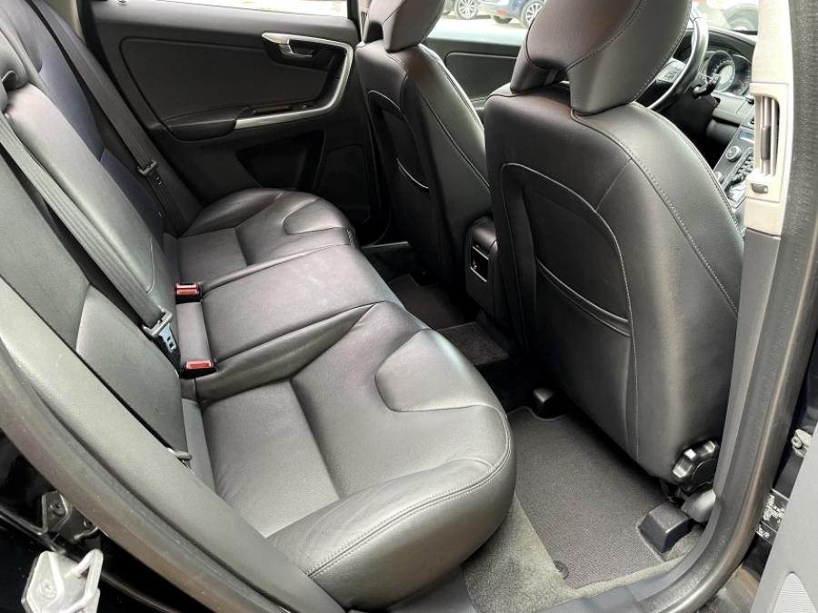 Black Volvo XC60 2015 in Riga, with an engine capacity of 2.00 L and mileage of 277 thousand km for 12590 €, photo 20 on AUTOMOTO.COM.LV