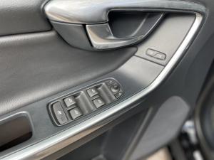 Black Volvo XC60 2015 in Riga, with an engine capacity of 2.00 L and mileage of 277 thousand km for 12590 €, photo 23 on AUTOMOTO.COM.LV