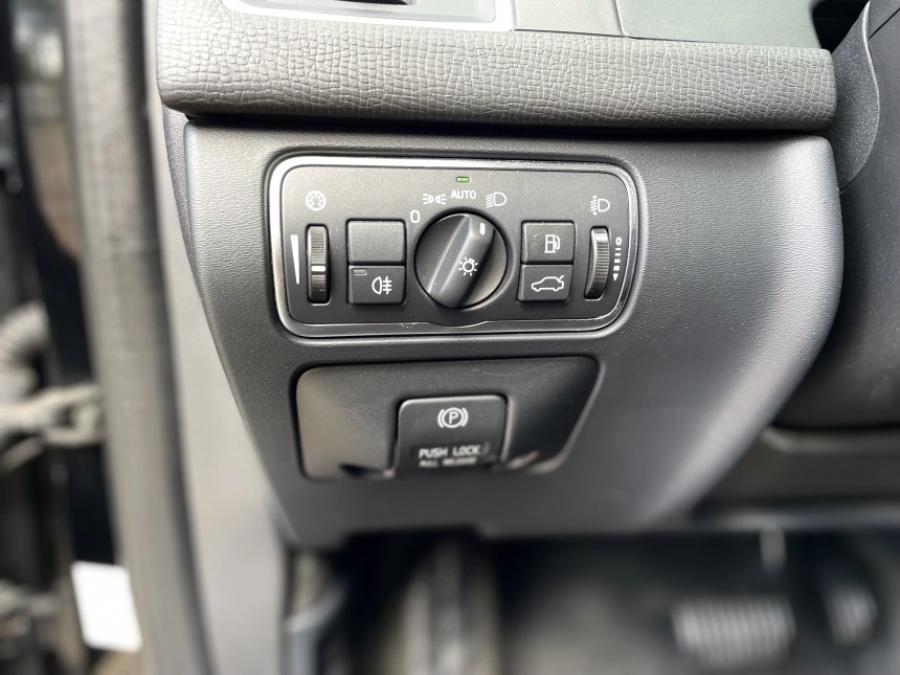 Black Volvo XC60 2015 in Riga, with an engine capacity of 2.00 L and mileage of 277 thousand km for 12590 €, photo 24 on AUTOMOTO.COM.LV