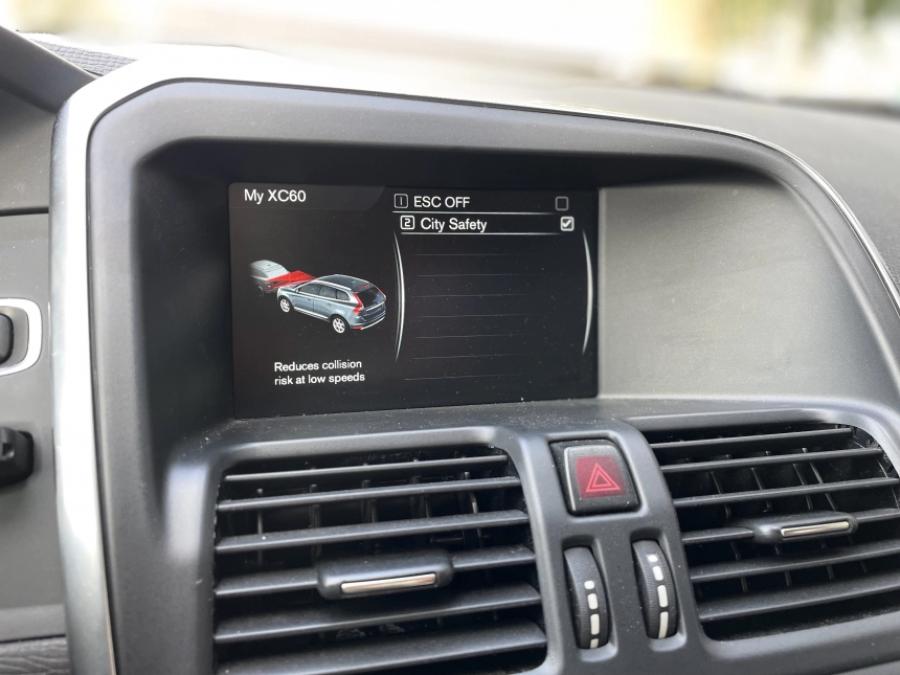 Black Volvo XC60 2015 in Riga, with an engine capacity of 2.00 L and mileage of 277 thousand km for 12590 €, photo 26 on AUTOMOTO.COM.LV