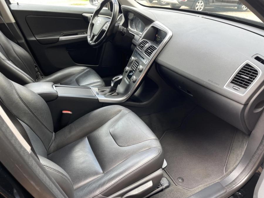 Black Volvo XC60 2015 in Riga, with an engine capacity of 2.00 L and mileage of 277 thousand km for 12590 €, photo 32 on AUTOMOTO.COM.LV