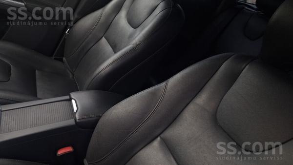 Black Volvo XC60 2015 in Riga, with an engine capacity of 2.00 L and mileage of 307 thousand km for 9850 €, photo 4 on AUTOMOTO.COM.LV