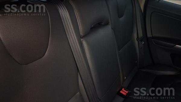 Black Volvo XC60 2015 in Riga, with an engine capacity of 2.00 L and mileage of 307 thousand km for 9850 €, photo 7 on AUTOMOTO.COM.LV