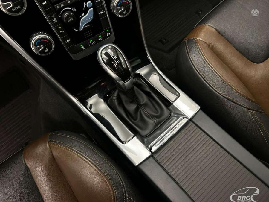 Melns Volvo XC60 2015 Viļņa, ar dzinēja tilpumu 2.95 L un nobraukumu 118 tūkst. km par 12400 €, foto 19 vietnē AUTOMOTO.COM.LV