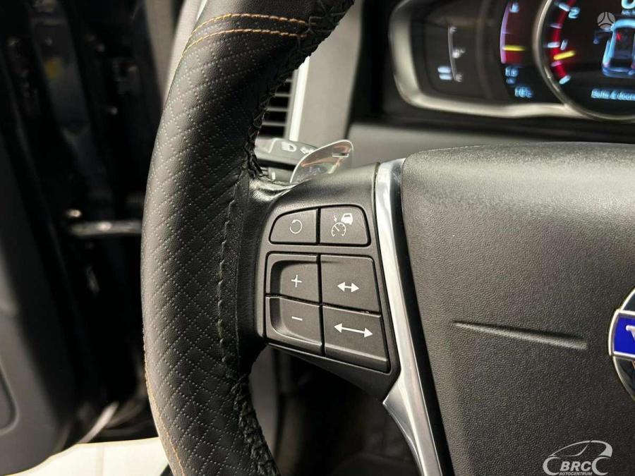 Melns Volvo XC60 2015 Viļņa, ar dzinēja tilpumu 2.95 L un nobraukumu 118 tūkst. km par 12400 €, foto 21 vietnē AUTOMOTO.COM.LV