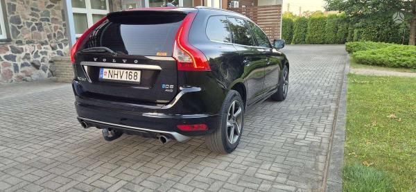 Black Volvo XC60 2015 in Marijampole, with an engine capacity of 2.40 L and mileage of 302 thousand km for 13300 €, photo 3 on AUTOMOTO.COM.LV