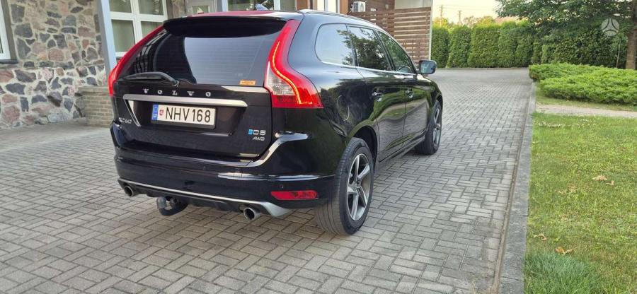 Black Volvo XC60 2015 in Marijampole, with an engine capacity of 2.40 L and mileage of 302 thousand km for 13300 €, photo 4 on AUTOMOTO.COM.LV