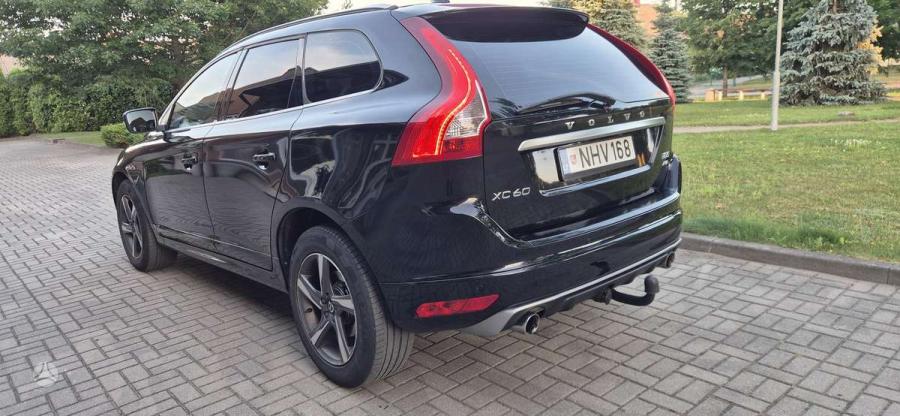 Black Volvo XC60 2015 in Marijampole, with an engine capacity of 2.40 L and mileage of 302 thousand km for 13300 €, photo 5 on AUTOMOTO.COM.LV