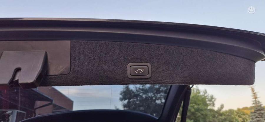 Black Volvo XC60 2015 in Marijampole, with an engine capacity of 2.40 L and mileage of 302 thousand km for 13300 €, photo 11 on AUTOMOTO.COM.LV