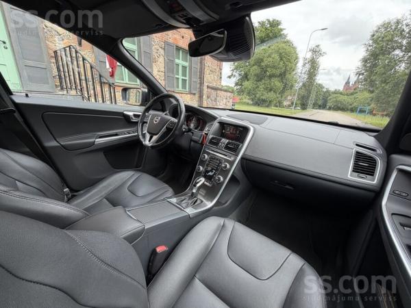 Black Volvo XC60 2015 in Rezekne, with an engine capacity of 2.40 L and mileage of 247 thousand km for 14490 €, photo 7 on AUTOMOTO.COM.LV