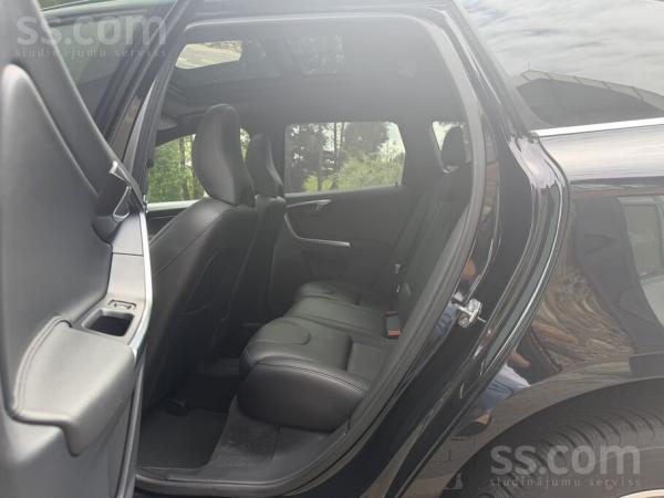 Black Volvo XC60 2015 in Rezekne, with an engine capacity of 2.40 L and mileage of 247 thousand km for 14490 €, photo 10 on AUTOMOTO.COM.LV