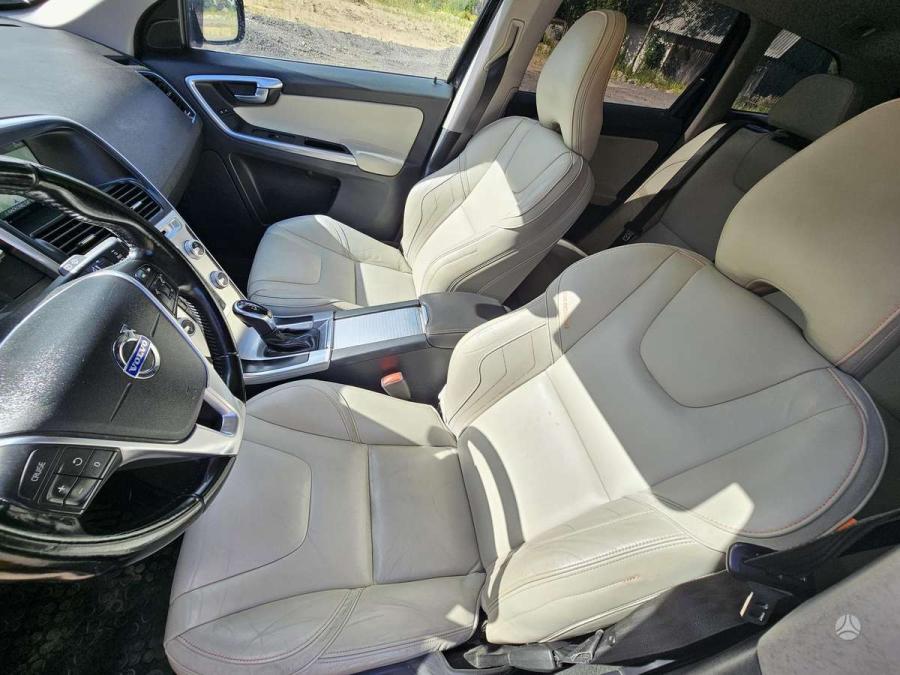 Melns Volvo XC60 2015 Kauņa, ar dzinēja tilpumu 1.97 L un nobraukumu 238 tūkst. km par 9950 €, foto 22 vietnē AUTOMOTO.COM.LV