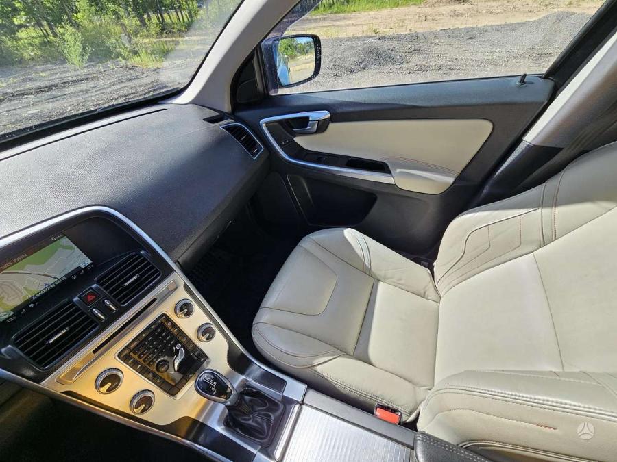 Melns Volvo XC60 2015 Kauņa, ar dzinēja tilpumu 1.97 L un nobraukumu 238 tūkst. km par 9950 €, foto 23 vietnē AUTOMOTO.COM.LV