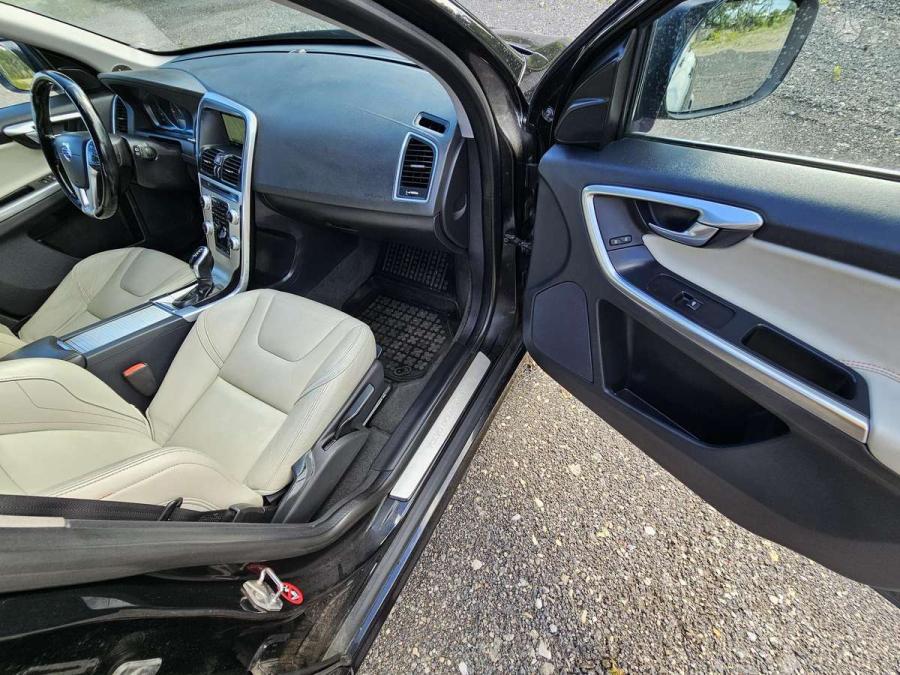 Melns Volvo XC60 2015 Kauņa, ar dzinēja tilpumu 1.97 L un nobraukumu 238 tūkst. km par 9950 €, foto 24 vietnē AUTOMOTO.COM.LV
