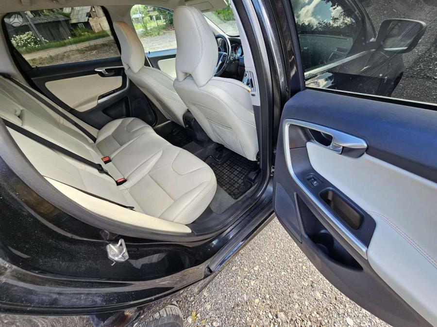 Melns Volvo XC60 2015 Kauņa, ar dzinēja tilpumu 1.97 L un nobraukumu 238 tūkst. km par 9950 €, foto 31 vietnē AUTOMOTO.COM.LV