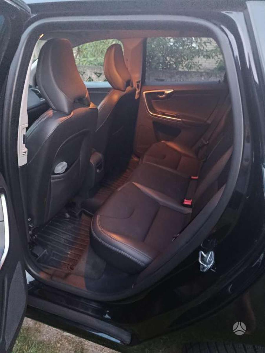 Melns Volvo XC60 2015 Naujoji Akmenė, ar dzinēja tilpumu 2.00 L un nobraukumu 307 tūkst. km par 8400 €, foto 9 vietnē AUTOMOTO.COM.LV