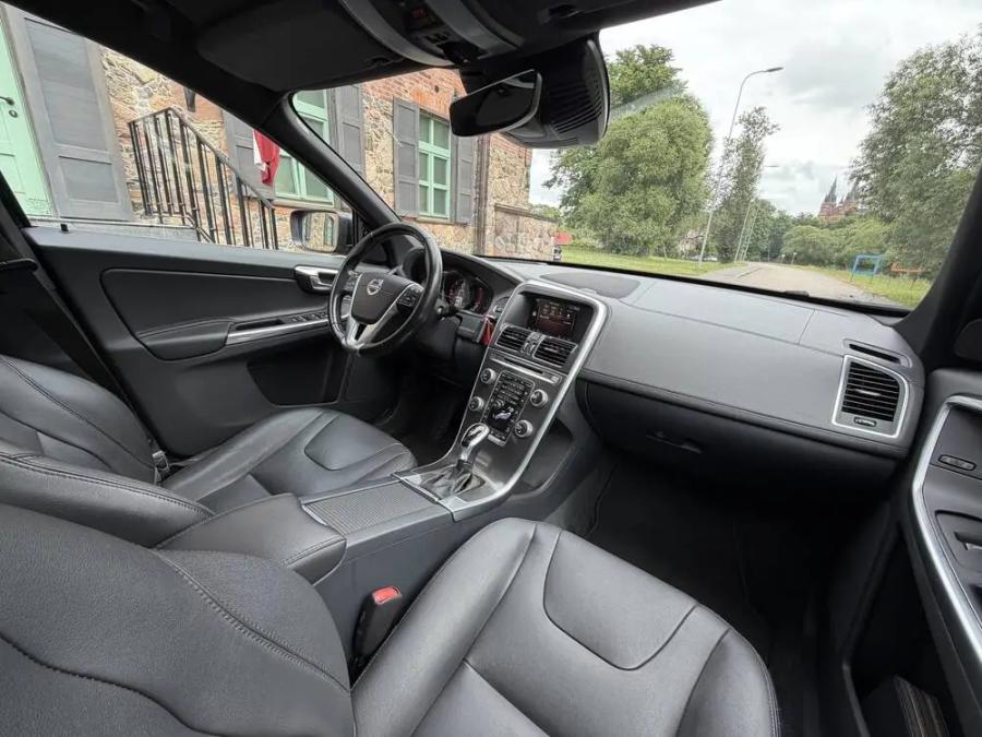 Melns Volvo XC60 2015 Rēzekne, ar dzinēja tilpumu 2.40 L un nobraukumu 247 tūkst. km par 14490 €, foto 8 vietnē AUTOMOTO.COM.LV