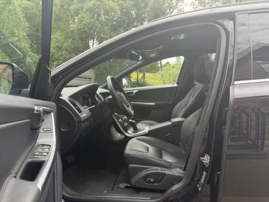 Melns Volvo XC60 2015 Rēzekne, ar dzinēja tilpumu 2.40 L un nobraukumu 247 tūkst. km par 14490 €, foto 9 vietnē AUTOMOTO.COM.LV