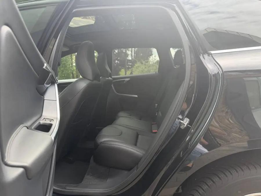 Melns Volvo XC60 2015 Rēzekne, ar dzinēja tilpumu 2.40 L un nobraukumu 247 tūkst. km par 14490 €, foto 11 vietnē AUTOMOTO.COM.LV