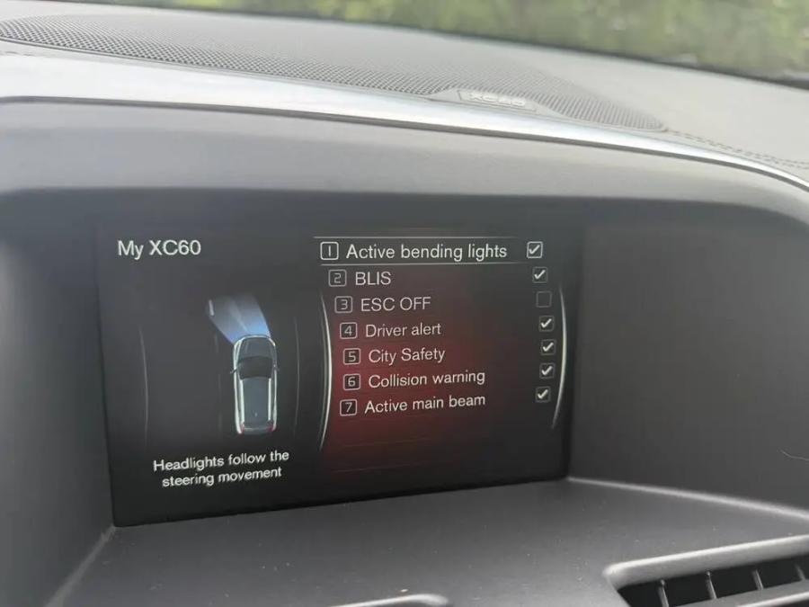 Melns Volvo XC60 2015 Rēzekne, ar dzinēja tilpumu 2.40 L un nobraukumu 247 tūkst. km par 14490 €, foto 15 vietnē AUTOMOTO.COM.LV