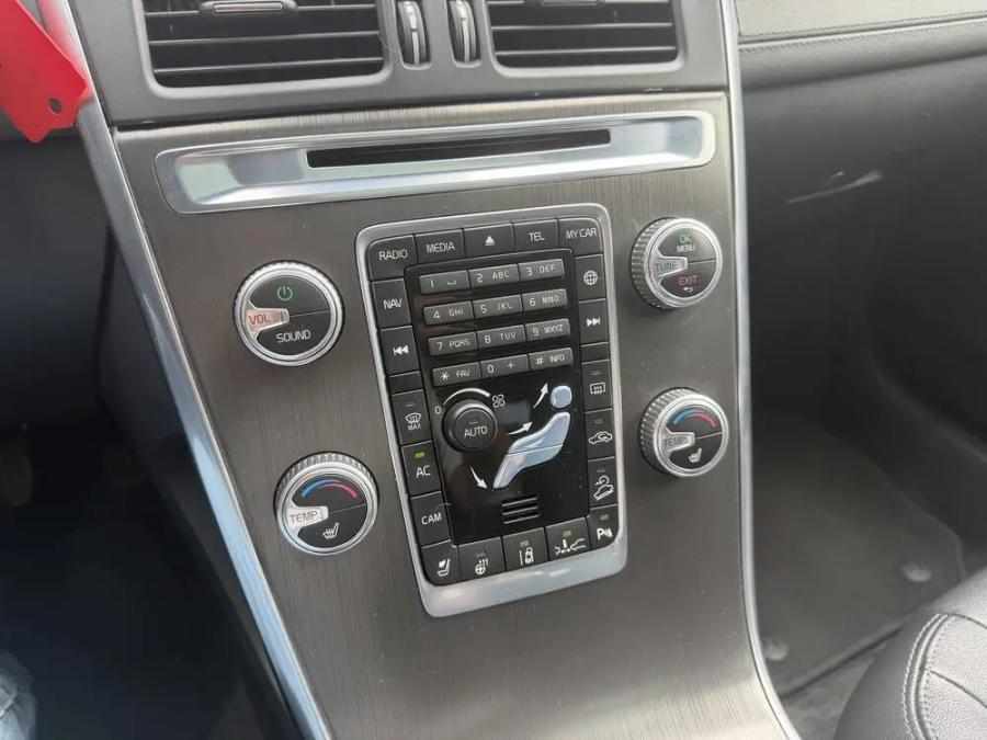 Melns Volvo XC60 2015 Rēzekne, ar dzinēja tilpumu 2.40 L un nobraukumu 247 tūkst. km par 14490 €, foto 17 vietnē AUTOMOTO.COM.LV