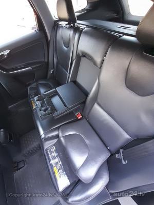 Melns Volvo XC60 2015 Tallina, ar dzinēja tilpumu 2.40 L un nobraukumu 296 tūkst. km par 11999 €, foto 9 vietnē AUTOMOTO.COM.LV
