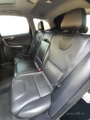 Melns Volvo XC60 2015 Tallina, ar dzinēja tilpumu 2.40 L un nobraukumu 296 tūkst. km par 11999 €, foto 10 vietnē AUTOMOTO.COM.LV
