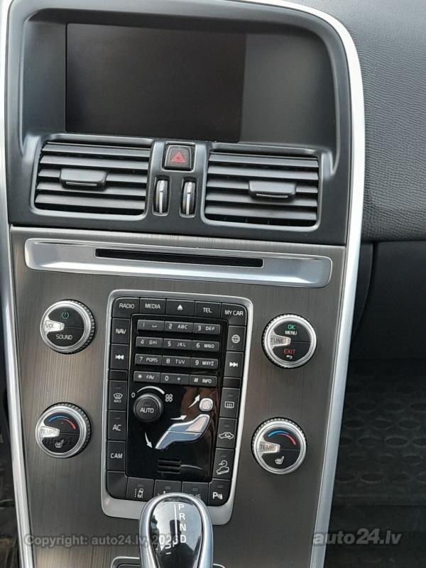 Melns Volvo XC60 2015 Tallina, ar dzinēja tilpumu 2.40 L un nobraukumu 296 tūkst. km par 11999 €, foto 10 vietnē AUTOMOTO.COM.LV