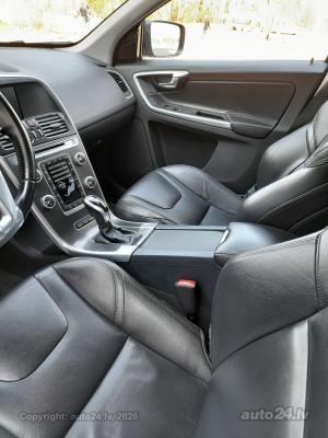 Melns Volvo XC60 2015 Tallina, ar dzinēja tilpumu 2.40 L un nobraukumu 296 tūkst. km par 11999 €, foto 12 vietnē AUTOMOTO.COM.LV