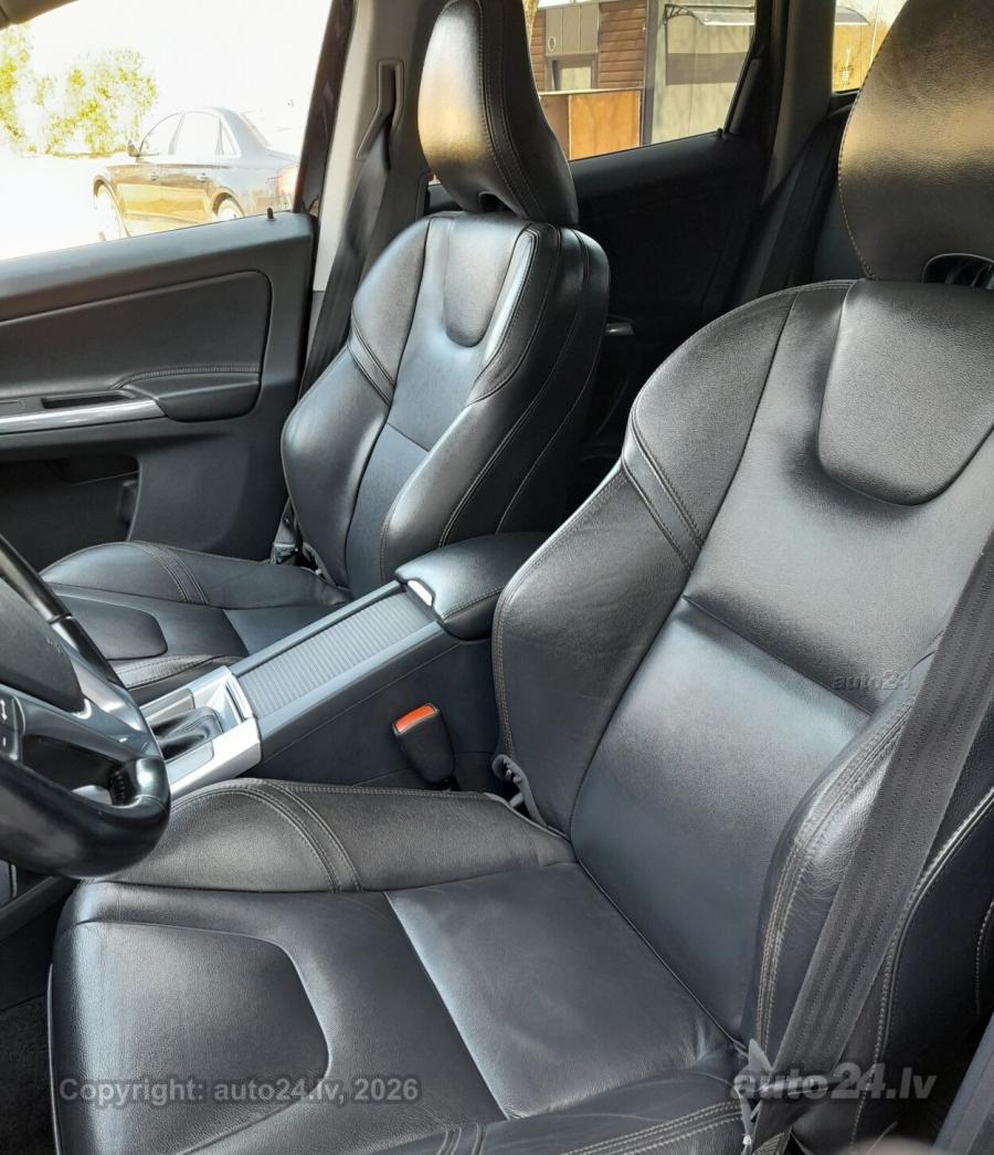 Melns Volvo XC60 2015 Tallina, ar dzinēja tilpumu 2.40 L un nobraukumu 296 tūkst. km par 11999 €, foto 13 vietnē AUTOMOTO.COM.LV