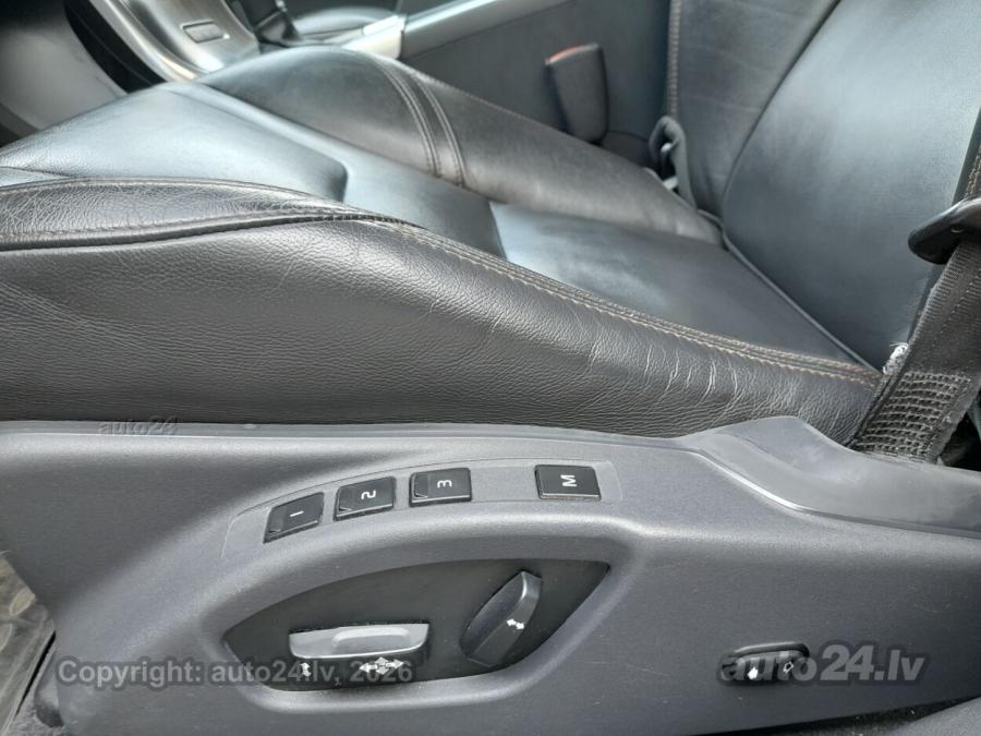 Melns Volvo XC60 2015 Tallina, ar dzinēja tilpumu 2.40 L un nobraukumu 296 tūkst. km par 11999 €, foto 15 vietnē AUTOMOTO.COM.LV