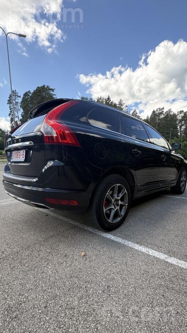 Melns Volvo XC60 2015 Ogre, ar dzinēja tilpumu 2.40 L un nobraukumu 209 tūkst. km par 14350 €, foto 4 vietnē AUTOMOTO.COM.LV