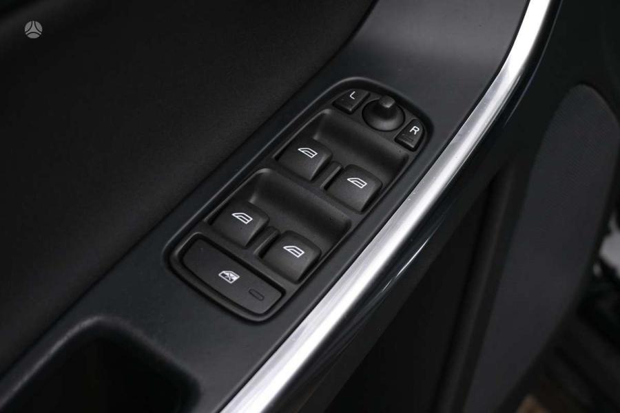 Melns Volvo XC60 2015 Kretinga, ar dzinēja tilpumu 1.97 L un nobraukumu 233 tūkst. km par 11650 €, foto 23 vietnē AUTOMOTO.COM.LV
