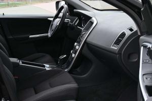 Melns Volvo XC60 2015 Kretinga, ar dzinēja tilpumu 1.97 L un nobraukumu 233 tūkst. km par 11650 €, foto 26 vietnē AUTOMOTO.COM.LV