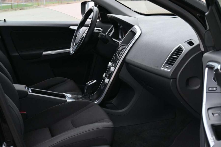 Melns Volvo XC60 2015 Kretinga, ar dzinēja tilpumu 1.97 L un nobraukumu 233 tūkst. km par 11650 €, foto 26 vietnē AUTOMOTO.COM.LV