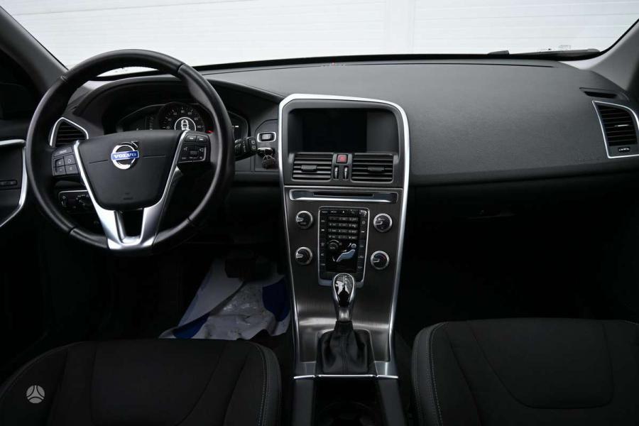 Melns Volvo XC60 2015 Kretinga, ar dzinēja tilpumu 1.97 L un nobraukumu 233 tūkst. km par 11650 €, foto 28 vietnē AUTOMOTO.COM.LV