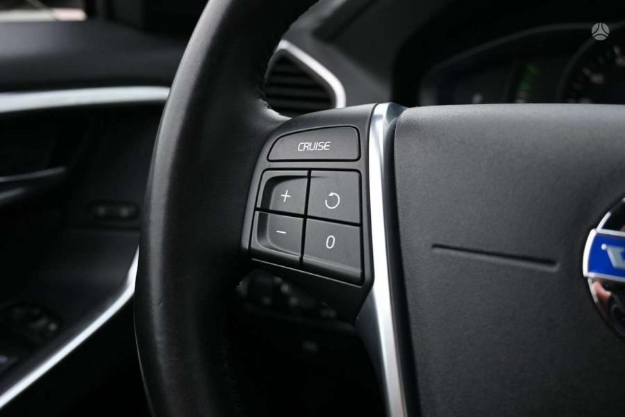 Melns Volvo XC60 2015 Kretinga, ar dzinēja tilpumu 1.97 L un nobraukumu 233 tūkst. km par 11650 €, foto 32 vietnē AUTOMOTO.COM.LV