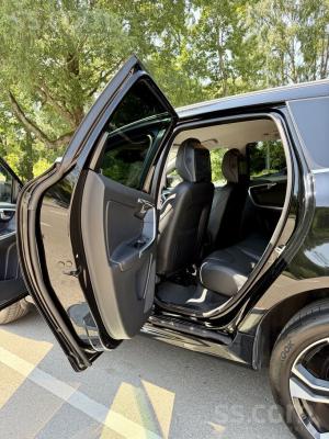 Black Volvo XC60 2015 in Riga, with an engine capacity of 2.40 L and mileage of 243 thousand km for 14100 €, photo 10 on AUTOMOTO.COM.LV