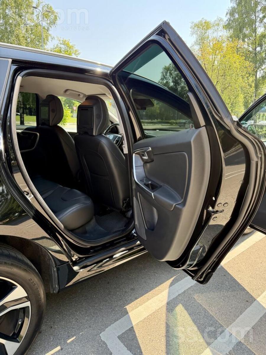 Black Volvo XC60 2015 in Riga, with an engine capacity of 2.40 L and mileage of 243 thousand km for 14100 €, photo 13 on AUTOMOTO.COM.LV