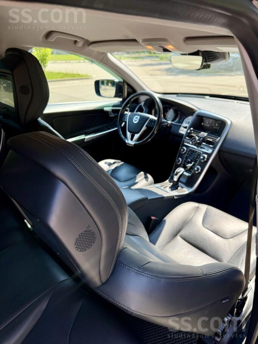 Black Volvo XC60 2015 in Riga, with an engine capacity of 2.40 L and mileage of 243 thousand km for 14100 €, photo 16 on AUTOMOTO.COM.LV